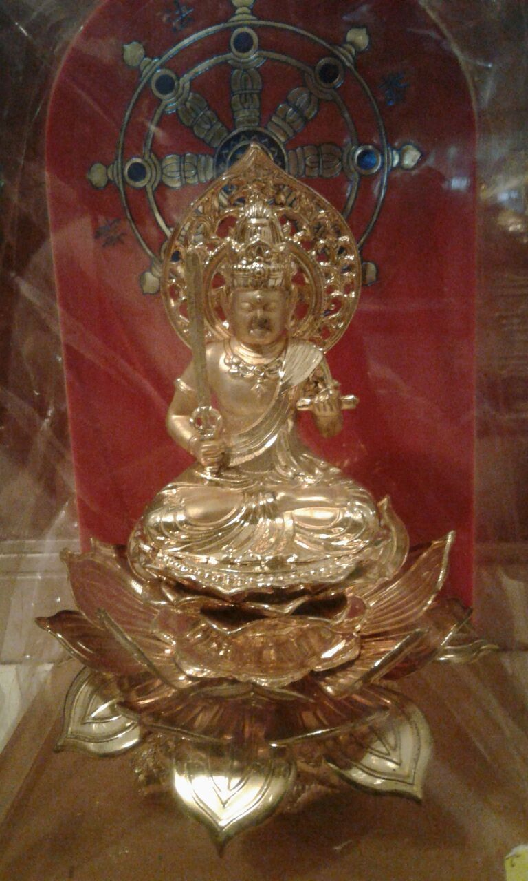 Jual Patung Budha Raja Diatas Teratai Kuningan | dhammamanggala